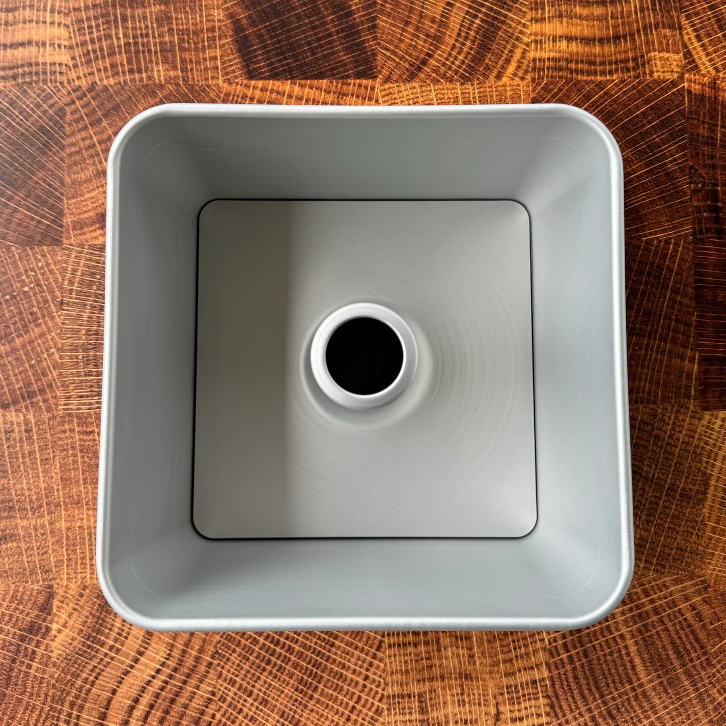 Two-Piece 18 Cup Square Tube Cake Pan – Old Country Kitchenware