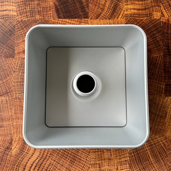 Two-Piece 18 Cup Square Tube Cake Pan – Old Country Kitchenware